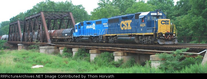 CSX 4424 and PRR 5286 brings a cut of coil cars east